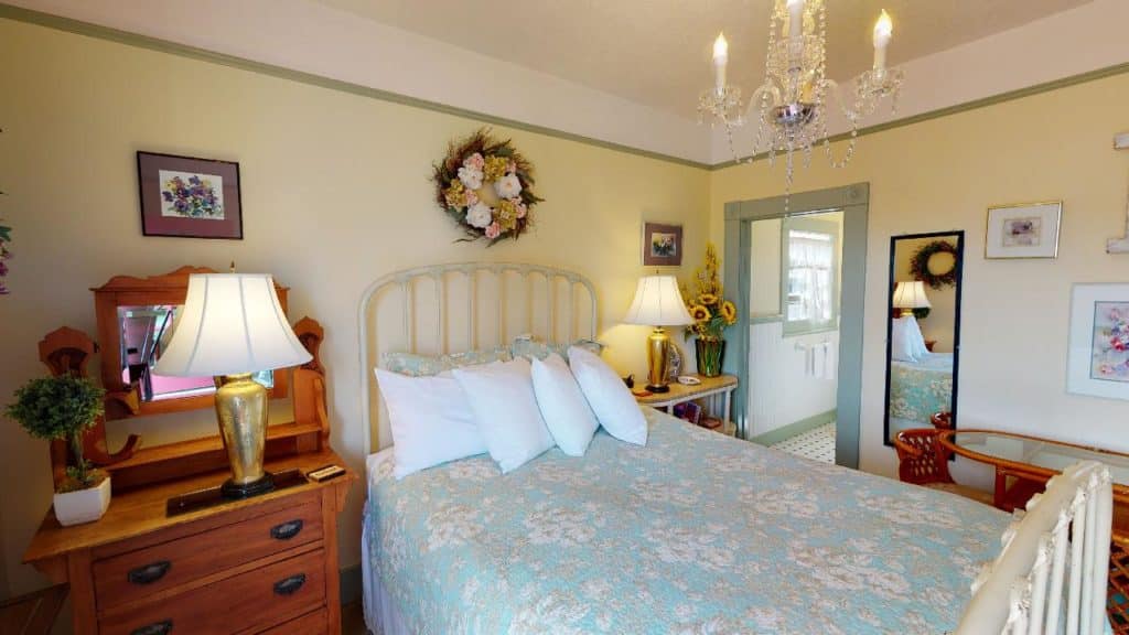 Guest House Accommodations & Vacation Rentals in Astoria on North ...