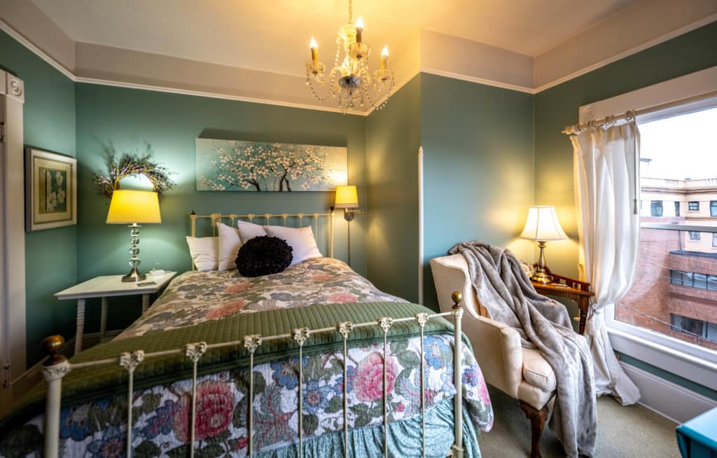 Guest House Accommodations & Vacation Rentals in Astoria on North ...